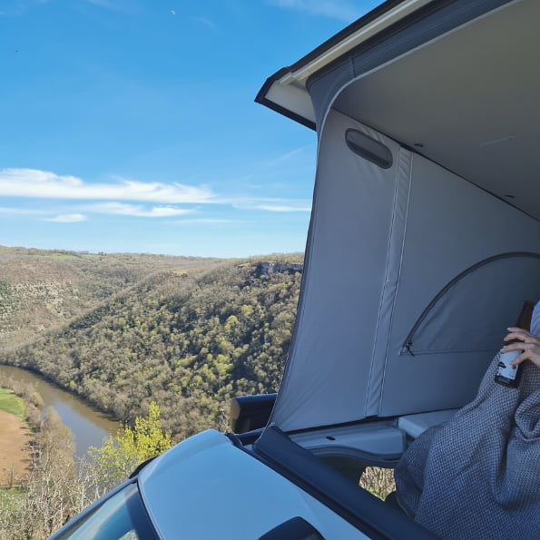 Louez un van aménagé pour faire le tour de l'Aveyron
